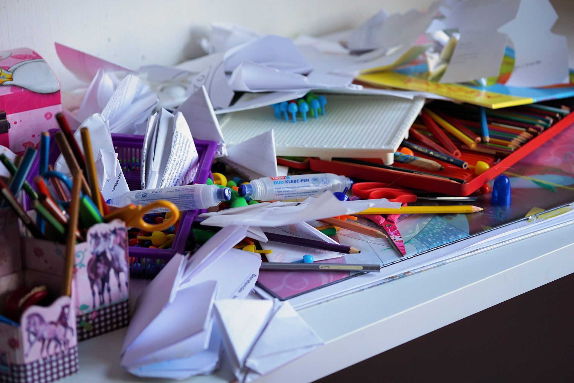6 Surprising De-cluttering Tips for Insanely Busy Moms ~ Jess Foley ...